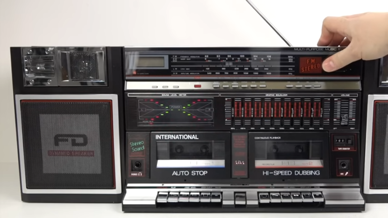 Reviving the Retro: Selecting the Perfect Boombox with Radio in Modern ...